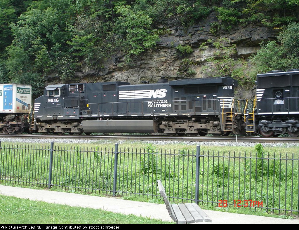 NS 9246 trails long hood forward EB